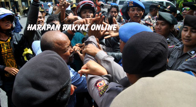 Demo Mahasiswa di Kejari Banjar Nyaris Ricuh Demo Mahasiswa di Kejari Banjar Nyaris Ricuh