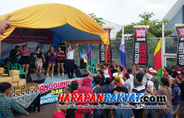 Goyang Dangdut Hibur Ratusan Warga Binaan Lapas Banjar Goyang Dangdut Hibur Ratusan Warga Binaan Lapas Banjar
