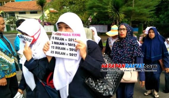 Tunjangan Sertifikasi Belum Cair Guru Honorer Unjuk Rasa Di Kantor