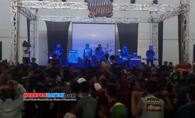 Wakapolres Apresiasi Pentas Musik Indie yang Digelar Musisi Banjar Wakapolres Apresiasi Pentas Musik Indie yang Digelar Musisi Banjar
