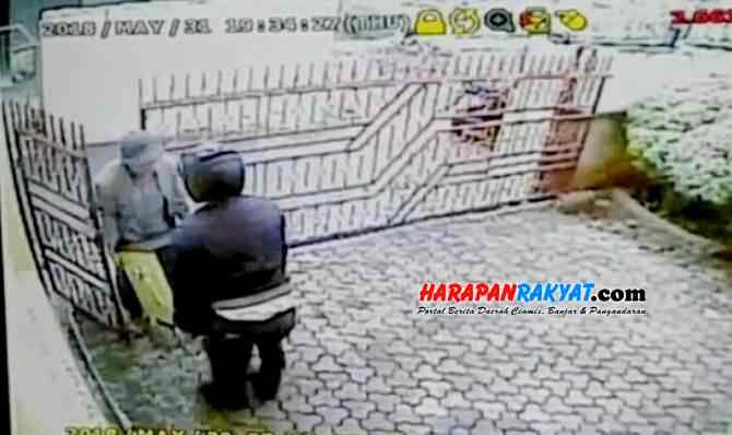 Terekam CCTV, Begini Aksi Maling di Banjar Bawa Brangkas Berisi 3 ... Terekam CCTV, Begini Aksi Maling di Banjar Bawa Brangkas Berisi 3 ...