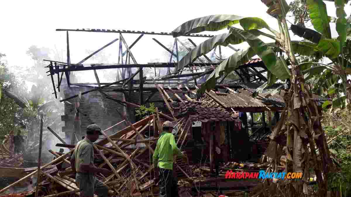 Rumah Nenek di Ciamis Terbakar, Diduga Lantaran Tungku Lupa Dipadamkan ... Rumah Nenek di Ciamis Terbakar, Diduga Lantaran Tungku Lupa Dipadamkan ...