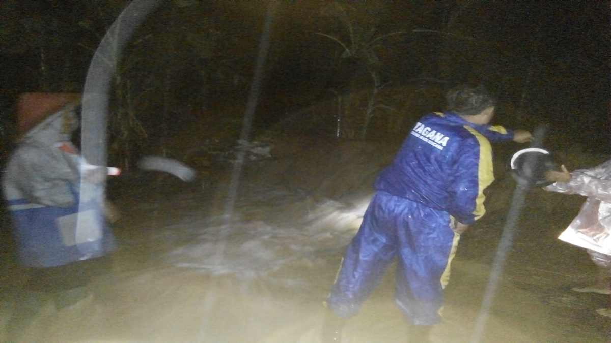Warga Panik! Sungai Citalahab Ciamis Meluap ke Sejumlah Pemukiman ... Warga Panik! Sungai Citalahab Ciamis Meluap ke Sejumlah Pemukiman ...