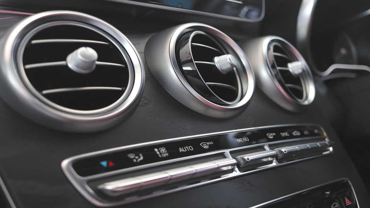 AC Mobil Panas Tiba-Tiba? Ini Penyebab dan Cara Mengatasinya! AC Mobil Panas Tiba-Tiba? Ini Penyebab dan Cara Mengatasinya!