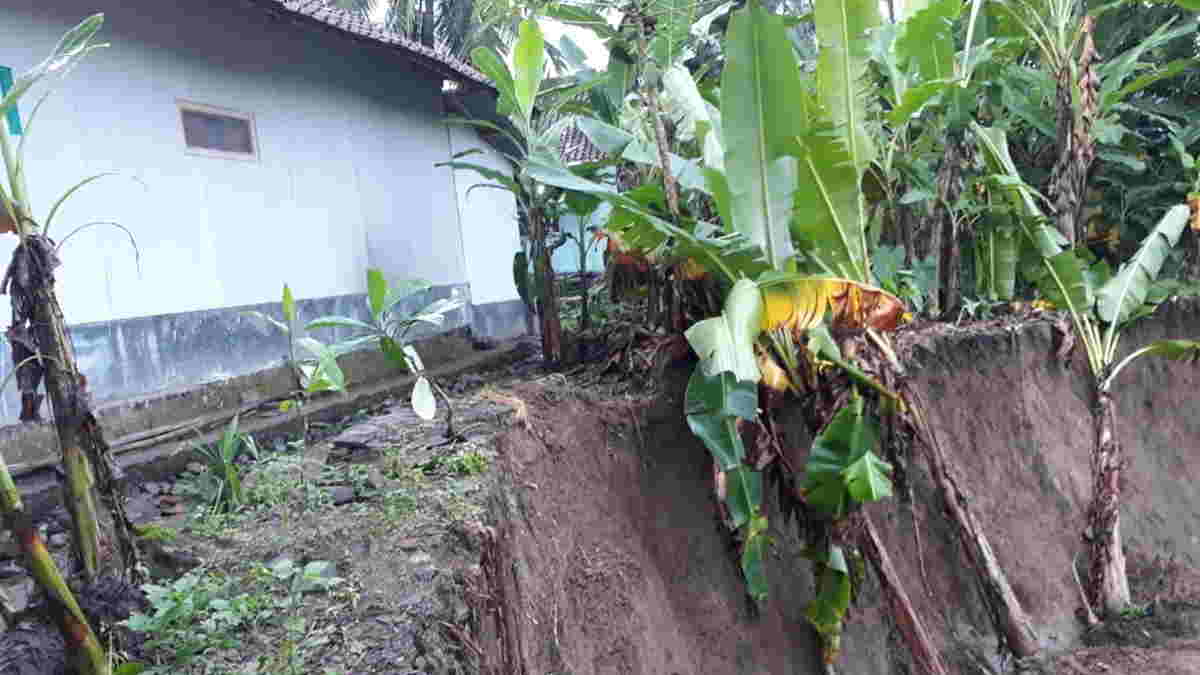 Abrasi Sungai Cikaso Ciamis Makin Meluas, Rumah Warga Terancam Abrasi Sungai Cikaso Ciamis Makin Meluas, Rumah Warga Terancam