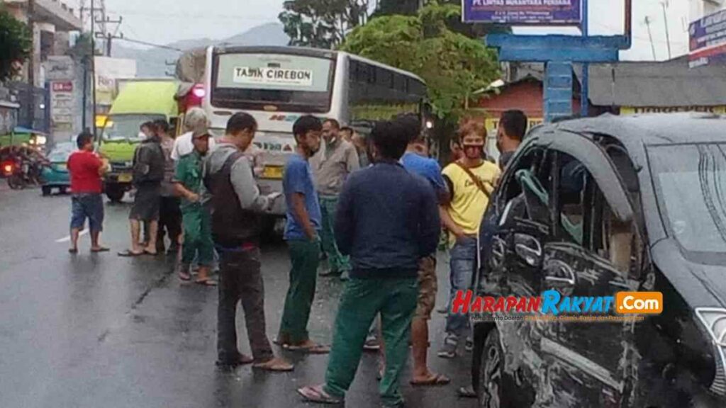 Kecelakaan Beruntun di Tasikmalaya, Bus Budiman Oleng Tabrak Minibus ... Kecelakaan Beruntun di Tasikmalaya, Bus Budiman Oleng Tabrak Minibus ...