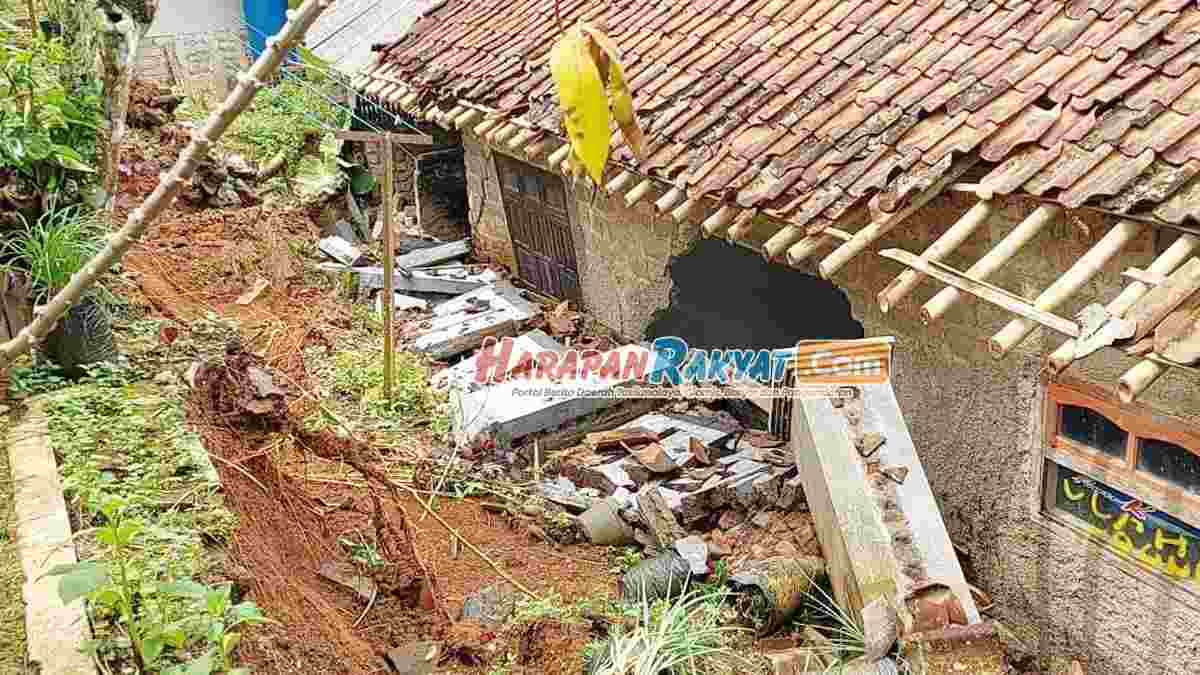 Satu Rumah Warga Rusak Parah Tertimpa TPT Ambruk di Cisaga Ciamis Satu Rumah Warga Rusak Parah Tertimpa TPT Ambruk di Cisaga Ciamis