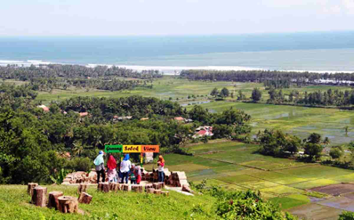 Objek Wisata Gunung Selok Adipala Cilacap Jawa Tengah Objek Wisata Gunung Selok Adipala Cilacap Jawa Tengah