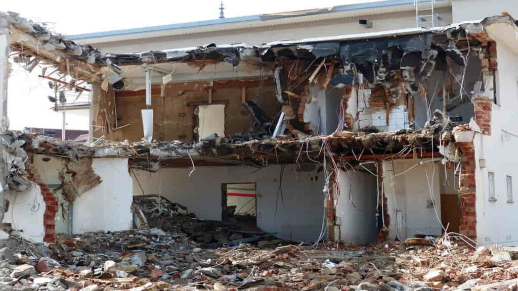 Arti Mimpi Rumah Roboh, Pertanda Datangnya Petaka? Arti Mimpi Rumah Roboh, Pertanda Datangnya Petaka?