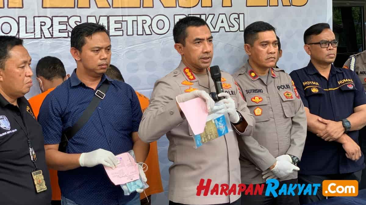 Polisi Ringkus Pelaku Ganjal ATM di Bekasi Polisi Ringkus Pelaku Ganjal ATM di Bekasi
