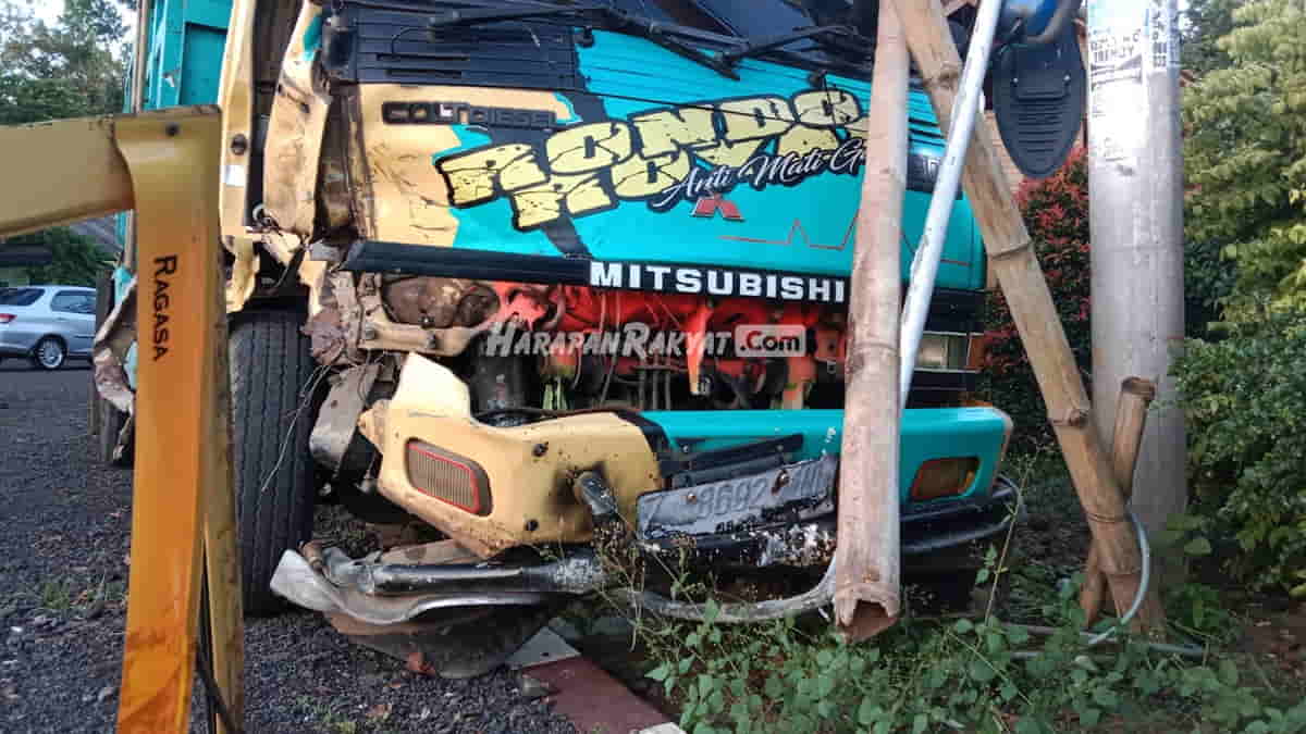 Tabrakan Truk vs Minibus di Ciamis, Dua Kendaraan Rusak Parah Tabrakan Truk vs Minibus di Ciamis, Dua Kendaraan Rusak Parah
