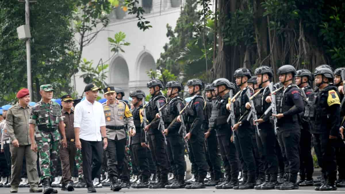 Amankan Pemilu 2024 di Jawa Barat, Pj Gubernur Lepas Ribuan Personel ... Amankan Pemilu 2024 di Jawa Barat, Pj Gubernur Lepas Ribuan Personel ...