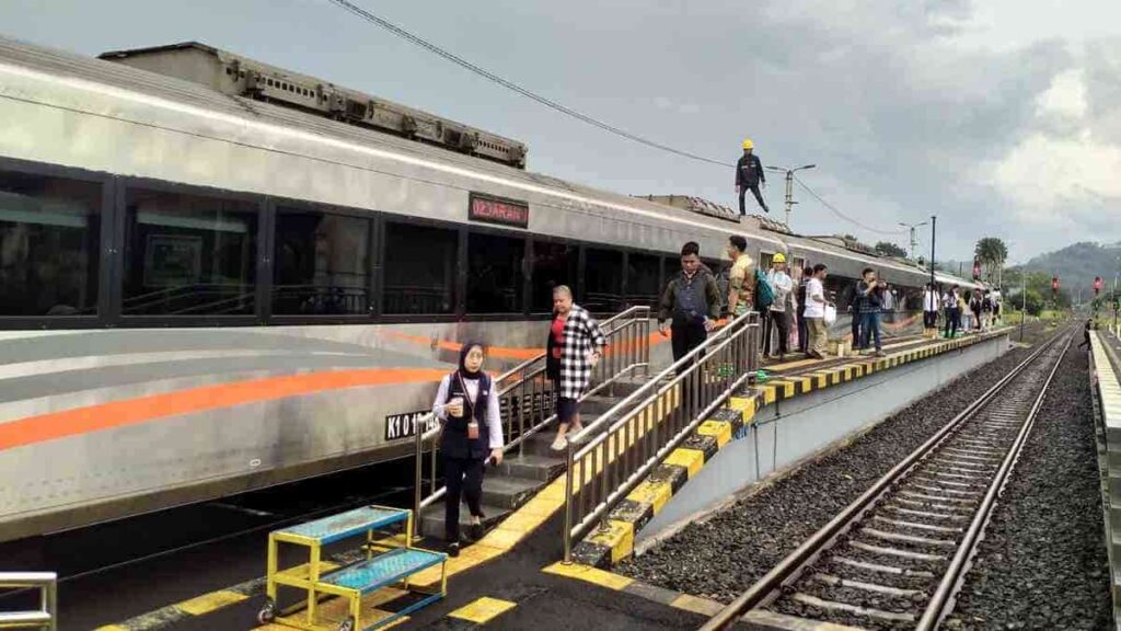 Tiket Kereta Api Arus Mudik dan Balik Lebaran Ludes Terjual, PT KAI ... Tiket Kereta Api Arus Mudik dan Balik Lebaran Ludes Terjual, PT KAI ...