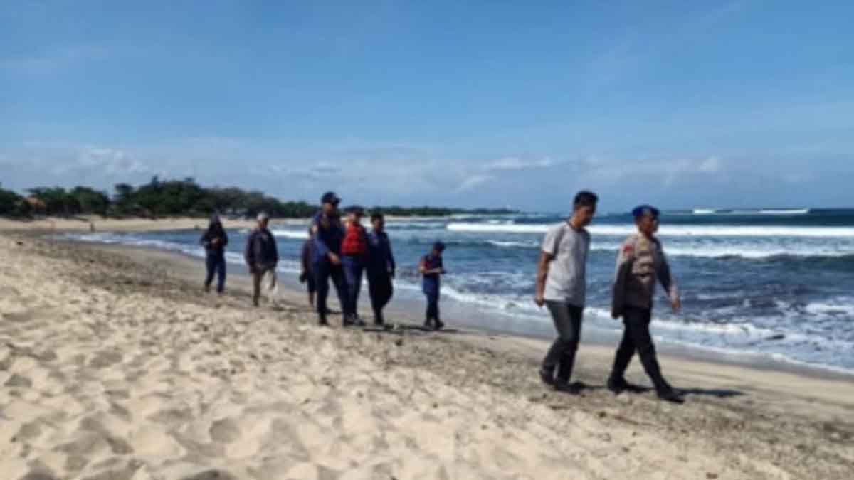 Hari Kedua Pencarian Korban Tergulung Ombak di Pantai Karang Papak ... Hari Kedua Pencarian Korban Tergulung Ombak di Pantai Karang Papak ...