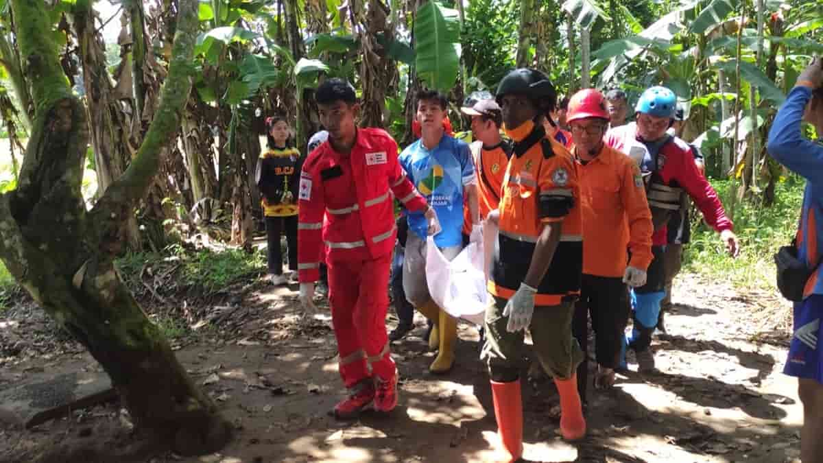 Jenazah Pelajar yang Loncat ke Sungai Citanduy Kota Banjar Akhirnya ... Jenazah Pelajar yang Loncat ke Sungai Citanduy Kota Banjar Akhirnya ...